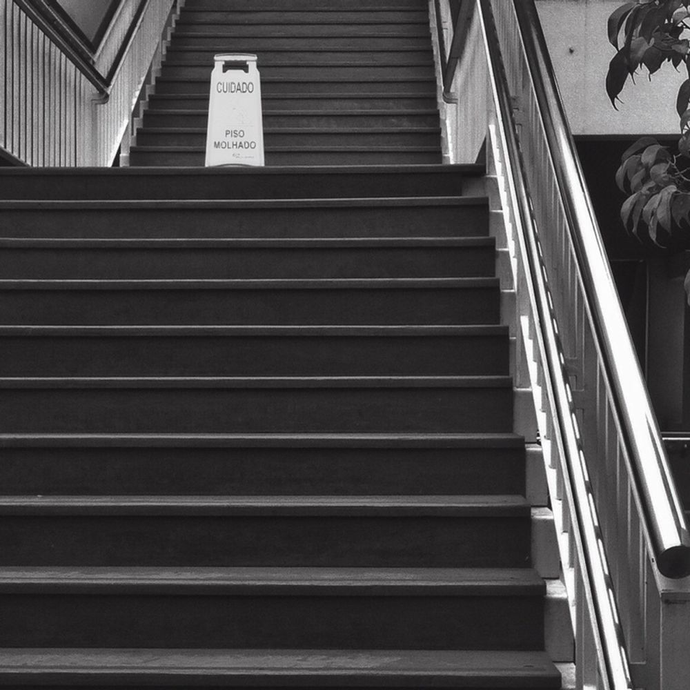 PISO MOLHADO - urbanarts